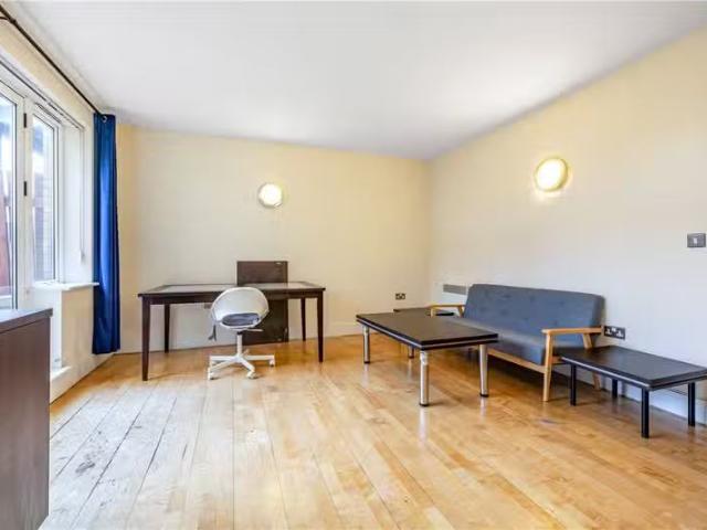 Llanvanor Road, London, NW2 2AR