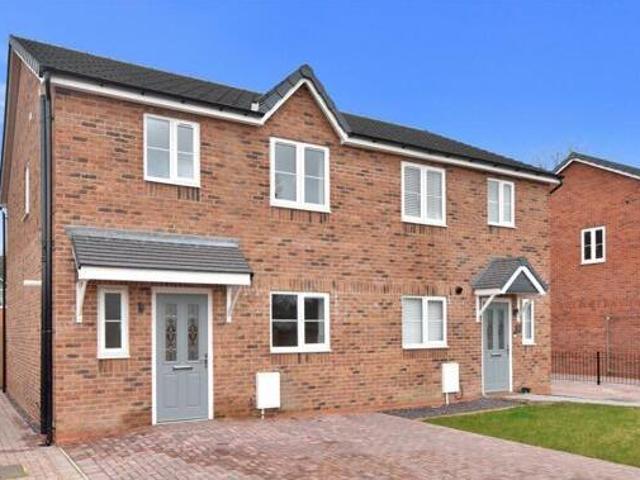 Llwyn Y Berllan, Ruabon, 3 Bedroom Semi detached
