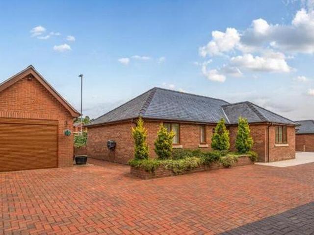 Llys Melyn, Tregynon, 4 Bedroom Bungalow