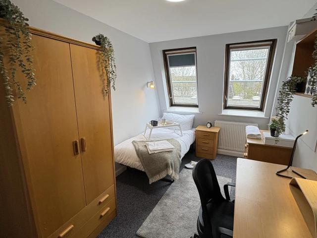 LST Ivy Halls London Student Accommodation | Amber