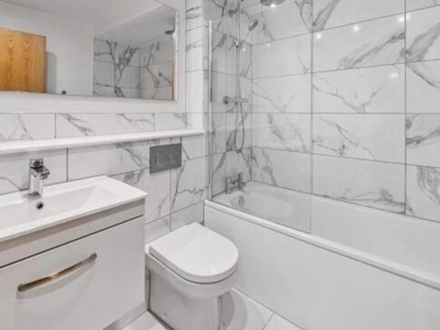 Lrg 1 bed, gated parking, balcony