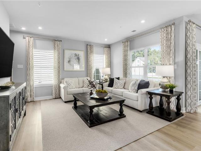 LT 6 Irving ST