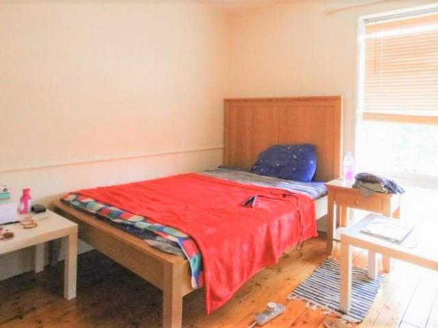 Luminous double bedroom in popular Notting Hill Has a Room