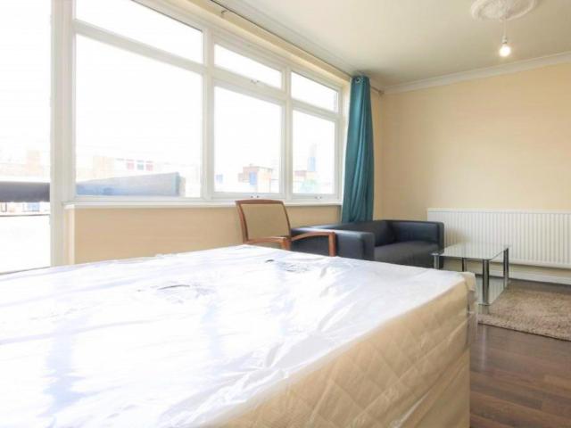 Luminous double bedroom in Shoreditch Has a Room