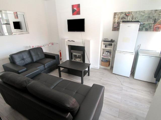 Lumley Avenue, Burley, Leeds, West Yorkshire LS4, 3 bed terraced house to rent, £1,781 pcm | PrimeLocation