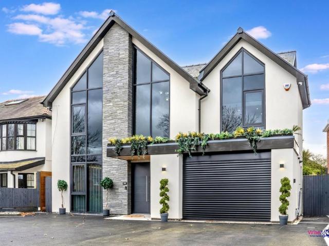 Lunts Heath Road, Widnes, WA8 5BB 5 bed detached house to rent £6,000 pcm £1,385 pw
