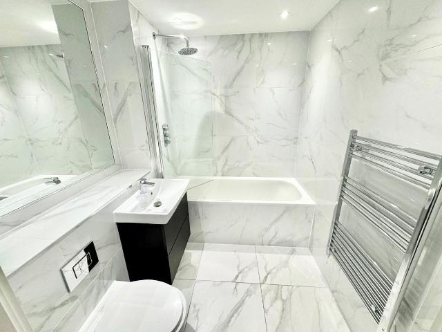 Luna St. James, Brentwood CM14, 2 bed penthouse to rent, £2,000 pcm | PrimeLocation