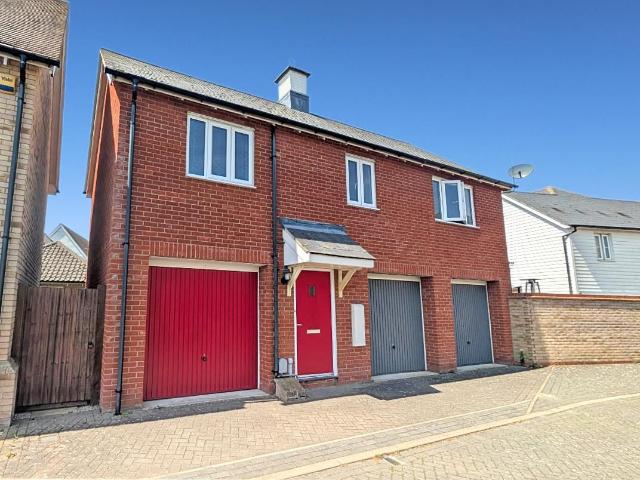 Lungley Rise, Colchester CO2, 2 bed maisonette to rent, £1,150 pcm | PrimeLocation