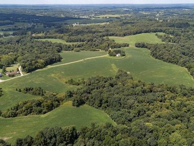Luby Ln, Zanesville, OH 43701