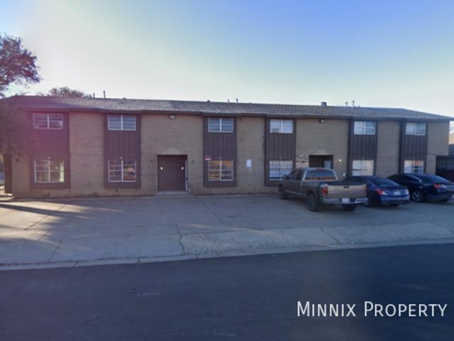Lubbock 2 Bed / 1.5 Bath Rental | Close to 50th St Shopping & Dining | 2101 51st #B3