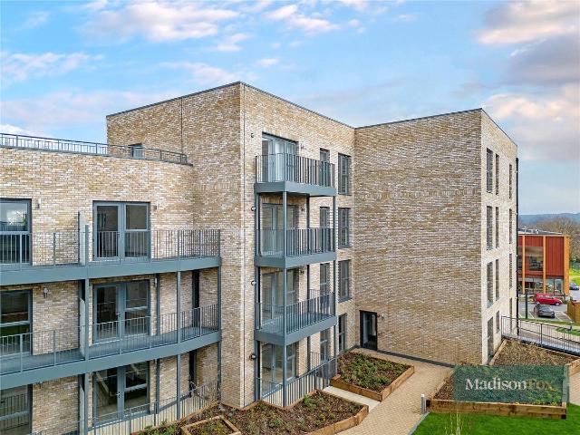 Luctons Close, Loughton, Essex IG10, 2 bed flat to rent, £2,150 pcm | PrimeLocation