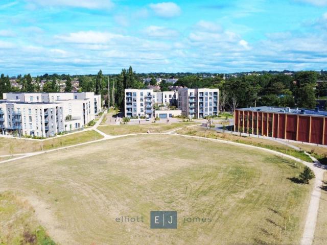 Luctons Close, Loughton IG10, 1 bed flat to rent, £1,775 pcm | PrimeLocation