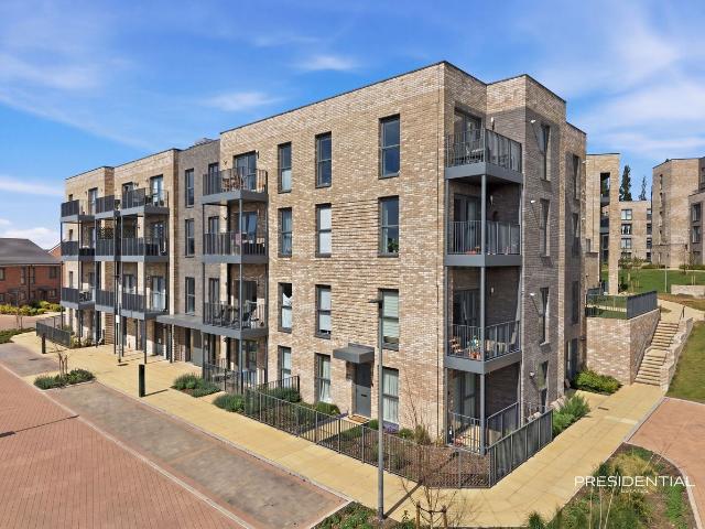 Luctons Close, Loughton IG10, 2 bed flat to rent, £2,200 pcm | PrimeLocation