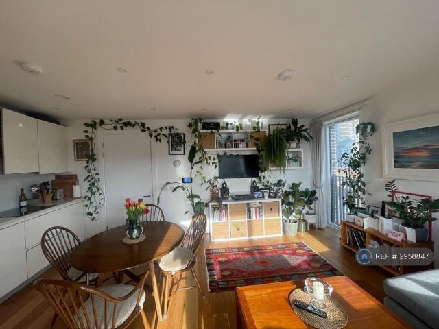 Lucan Path, London, N1 2 bed flat to rent £3,250 pcm £750 pw