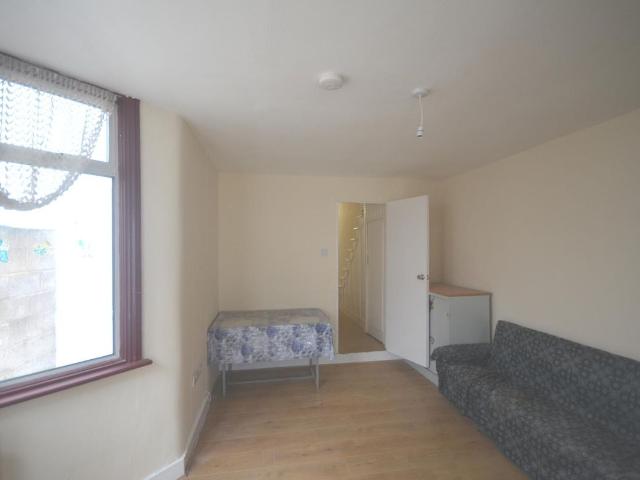 Lucas Avenue E13, 2 bed flat to rent, £1,850 pcm | PrimeLocation