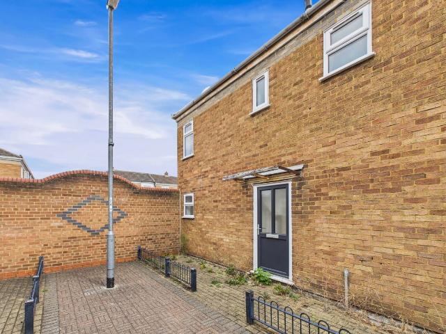 Lucas Court, Huntingdon PE29, 3 bed end terrace house to rent, £1,300 pcm | PrimeLocation