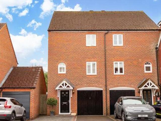 Lucas Close, Maidenbower, 3 Bedroom Semi detached
