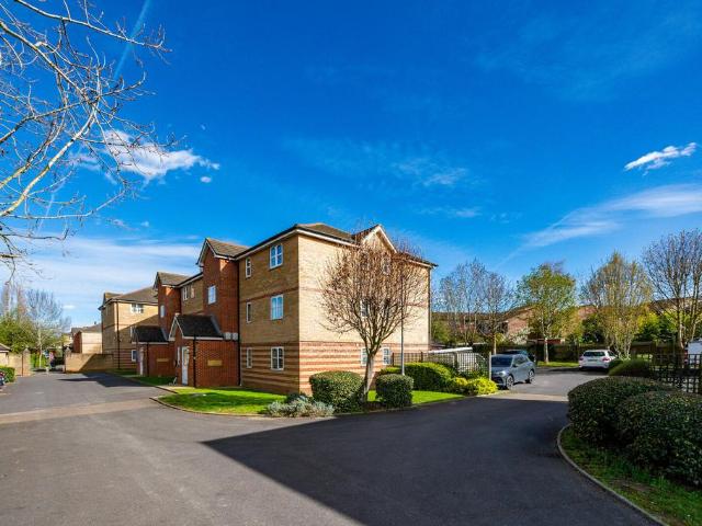 Lucas Gardens, East Finchley, London, N2 2 bed flat to rent £3,000 pcm £692 pw