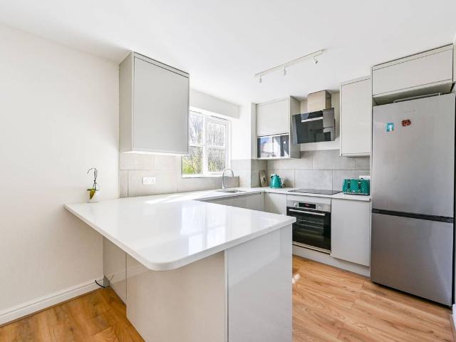 Lucas Gardens, East Finchley, London N2, 2 bed flat to rent, £3,000 pcm | PrimeLocation