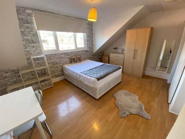 Lucas Street Room 6, Headingley, Leeds