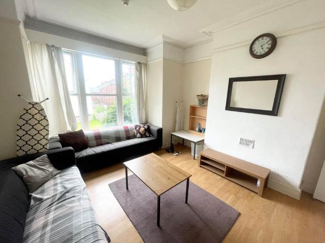 Lucas Street Room 2, Headingley, Leeds