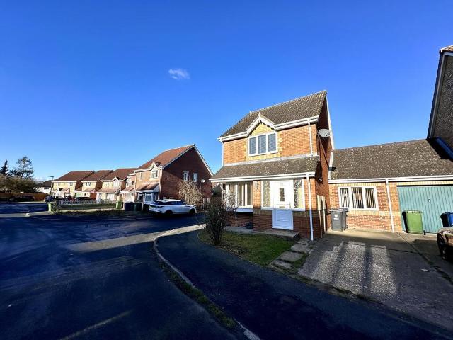Lucerne Close, Cambridge, Cambridgeshire 3 bed link detached house to rent £1,665 pcm £384 pw