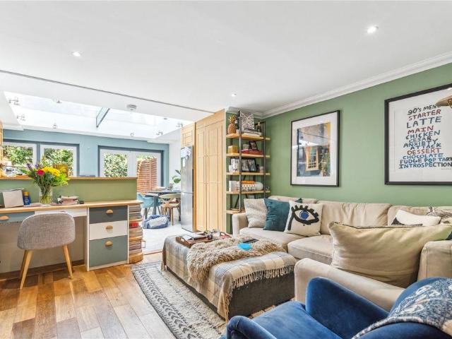 Lucerne Road, London, N5 3 bed maisonette to rent £6,000 pcm £1,385 pw