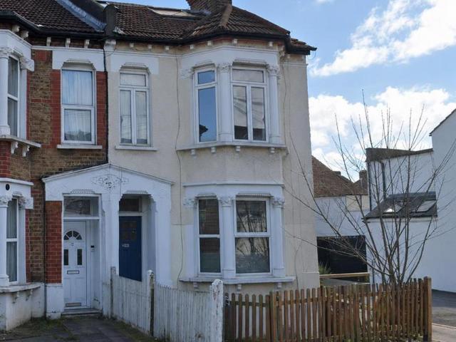 Lucerne Road, Thornton Heath 2 bed flat to rent £1,750 pcm £404 pw