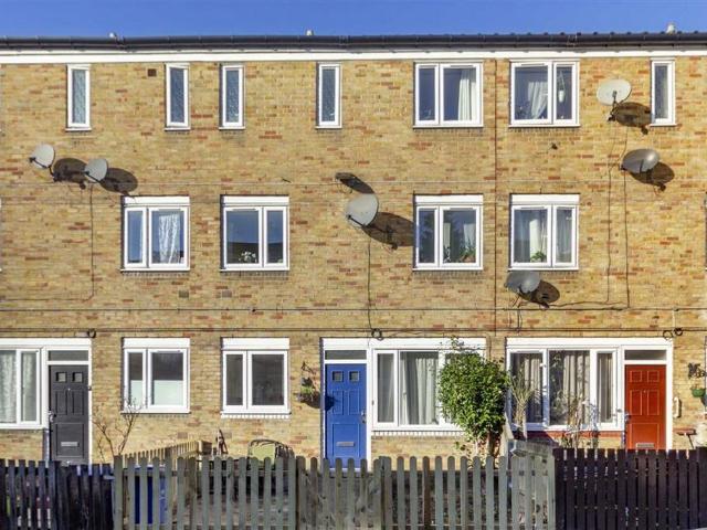 Lucey Way, London SE16 1 bed flat to rent £2,100 pcm £485 pw