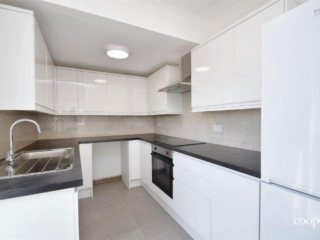 Lucida Court, Whippendell Road, Watford WD18, 2 bed flat to rent, £1,600 pcm | PrimeLocation