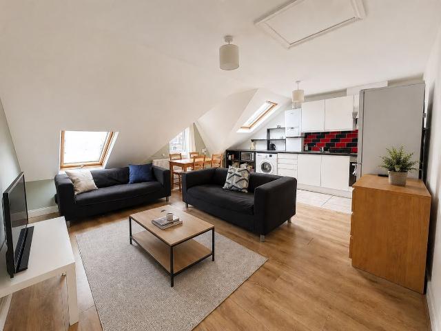 Lucien Road, Tooting SW17, 2 bed flat to rent, £2,000 pcm | PrimeLocation
