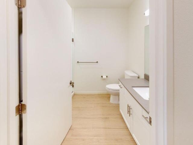 LUCILLE ON ROOSEVELT 2 Bedroom Apartment for Rent at 6717 Roosevelt Way Ne, Seattle, WA 98115 Roosevelt