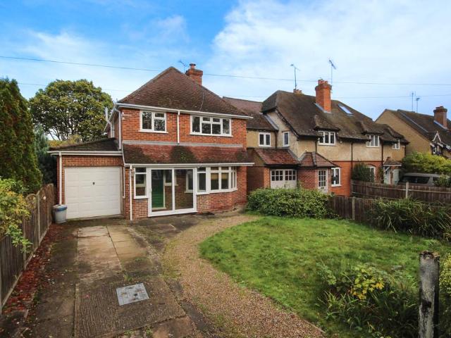 Luckley Road Wokingham 3 bed detached house to rent £2,350 pcm £542 pw