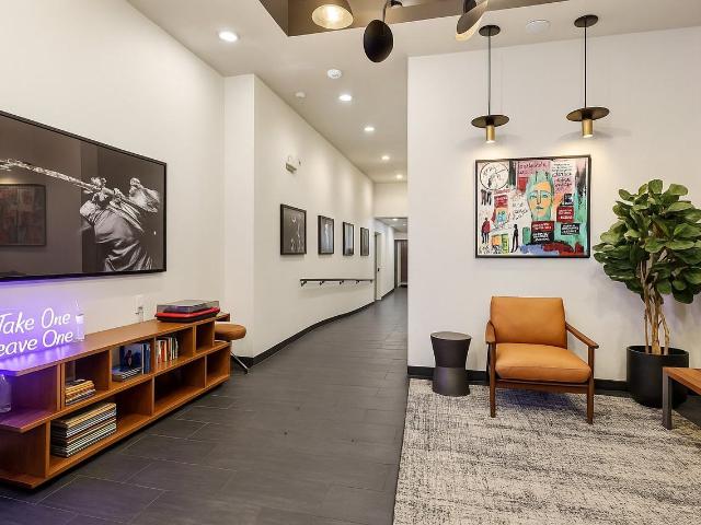 Ludwig Apartments Studio Apartment for Rent at 1711 12th Ave, Seattle, WA 98122 Broadway