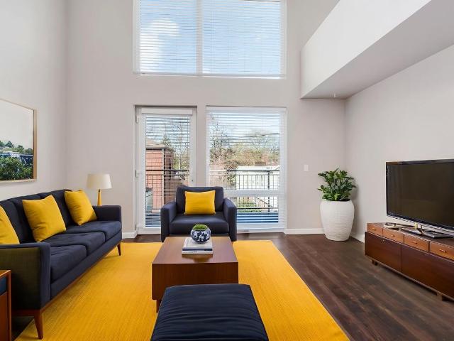 Ludwig Apartments Studio Apartment for Rent at 1711 12th Ave, Seattle, WA 98122 Broadway