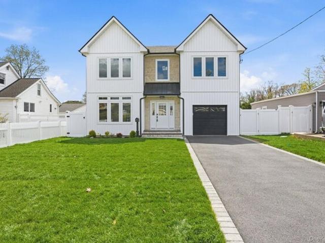 Lufberry Ave, Wantagh, Home For Sale