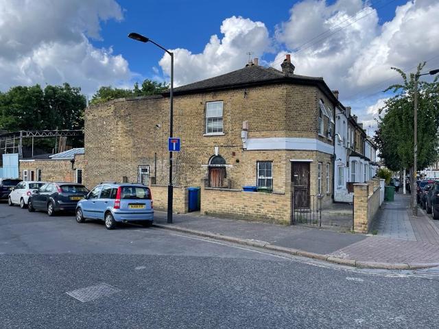 Lugard Road, London SE15, 2 bed flat to rent, £1,895 pcm | PrimeLocation
