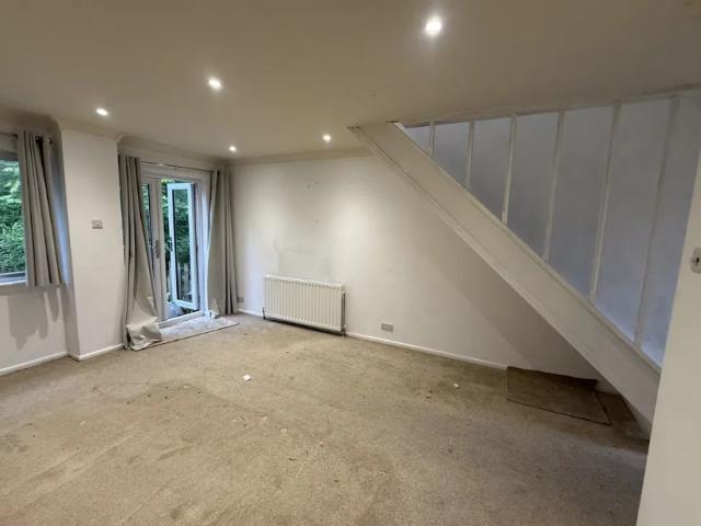 Luke Lane, Thongsbridge, HOLMFIRTH
