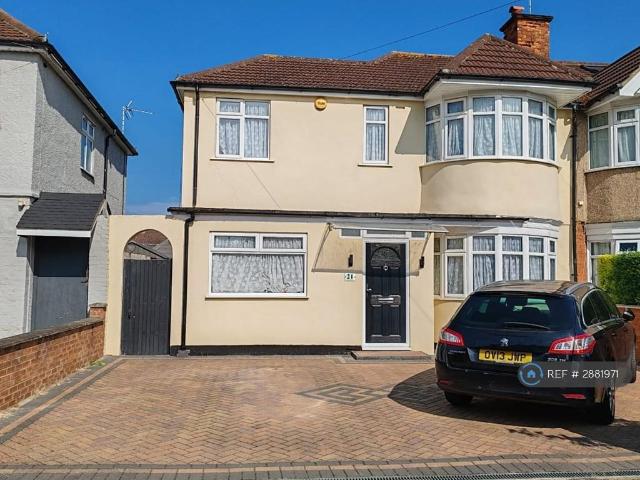 Lulworth Close, Harrow, HA2 5 bed semi detached house to rent £3,100 pcm £715 pw