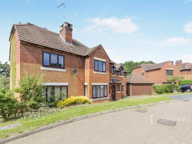 Lulworth Park, CV8 5 bed detached house to rent £2,100 pcm £485 pw