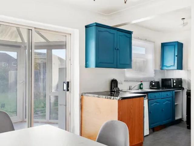 Lulworth Road, Belle Grove, London, DA16 3LQ, United Kingdom | 3 bed apartment for rent #80409366 | Rentberry