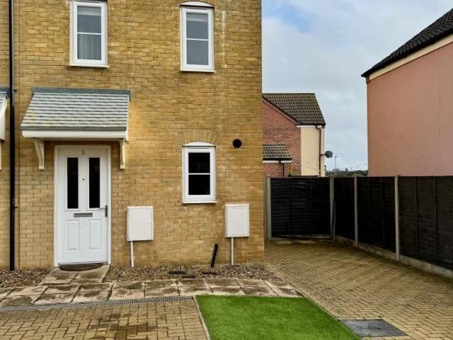 Lupton Close Lowestoft NR32, 3 bed terraced house to rent, £1,050 pcm | PrimeLocation