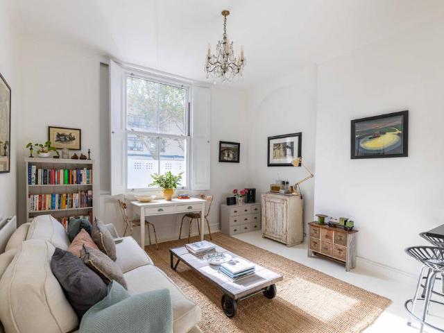 Lupus Street, Westminster, London, SW1V 2 bed flat to rent £5,633 pcm £1,300 pw