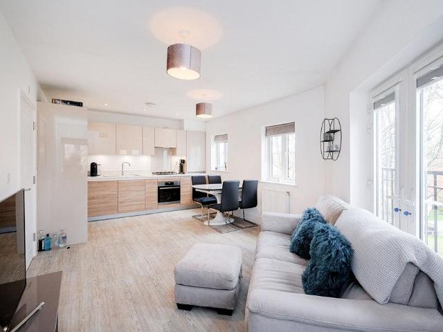 Lupine House, Chigwell IG7 2 bed flat to rent £1,800 pcm £415 pw