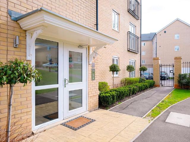 Lupine House, Oaklands Hamlet, Chigwell IG7, 2 bed flat to rent, £1,900 pcm | PrimeLocation