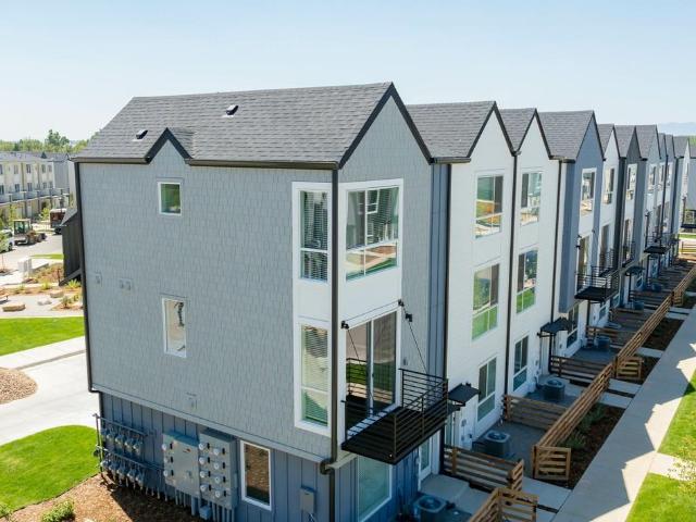 Lupine Longmont 3 Bedroom Apartment for Rent at 1901 S Hover St, Longmont, CO 80504