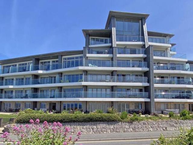 Lusty Glaze Road, Newquay, 2 Bedroom Flat