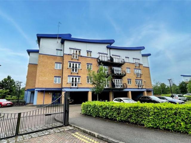 Luscinia View, Napier Road, Reading. 2 bed flat to rent £1,600 pcm £369 pw