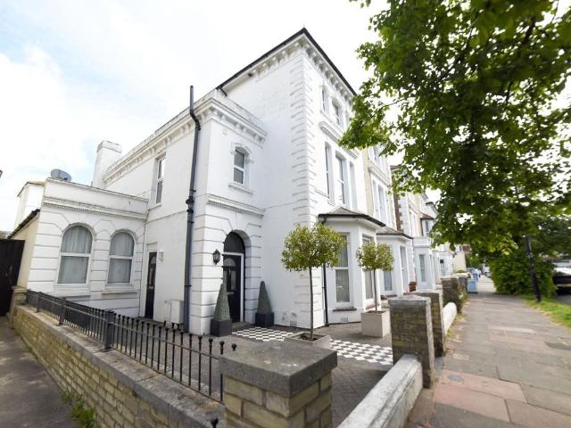 Lushington Road, Eastbourne BN21, 2 bed flat to rent, £1,350 pcm | PrimeLocation
