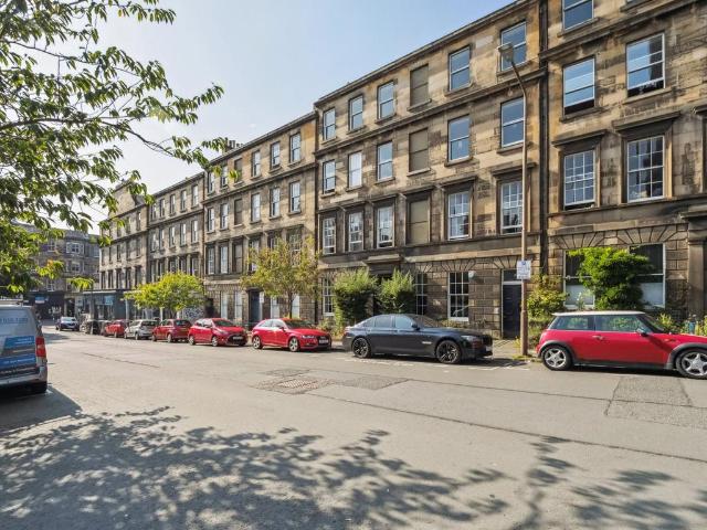 Lutton Place, Edinburgh, Midlothian 4 bed apartment to rent £3,400 pcm £785 pw
